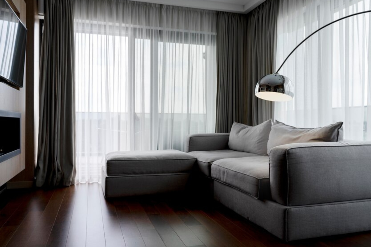 Blinds vs Curtains: Weighing the Pros and Cons of Each