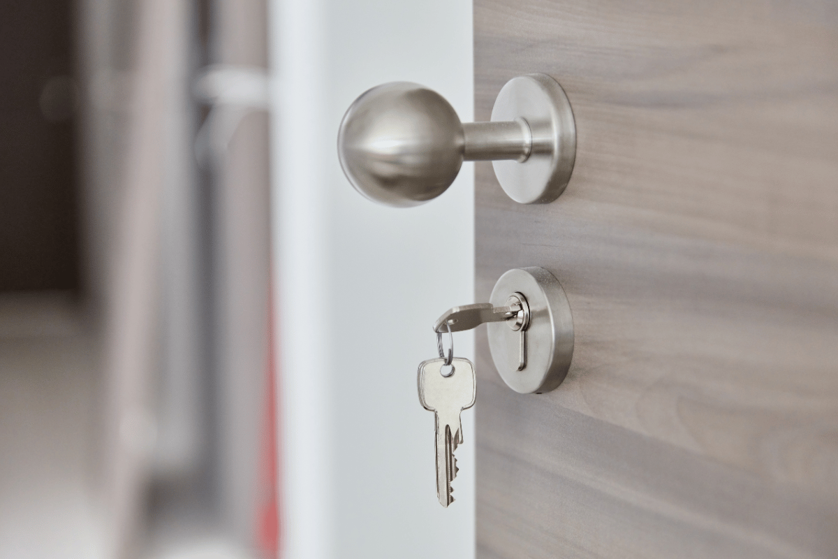Traditional Locks vs Digital Locks: How Do They Differ?